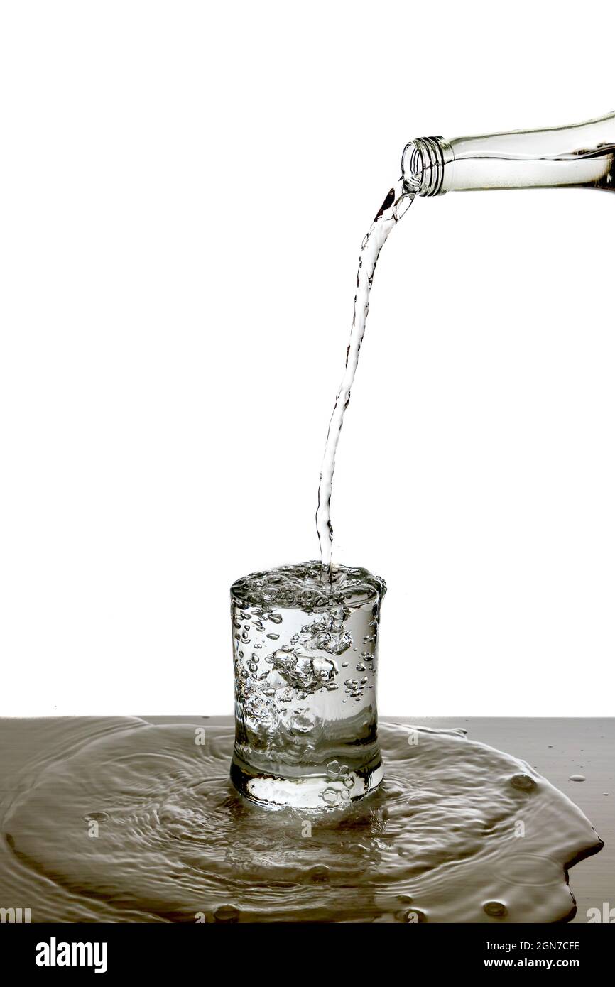 Pouring water into a glass hi-res stock photography and images - Alamy