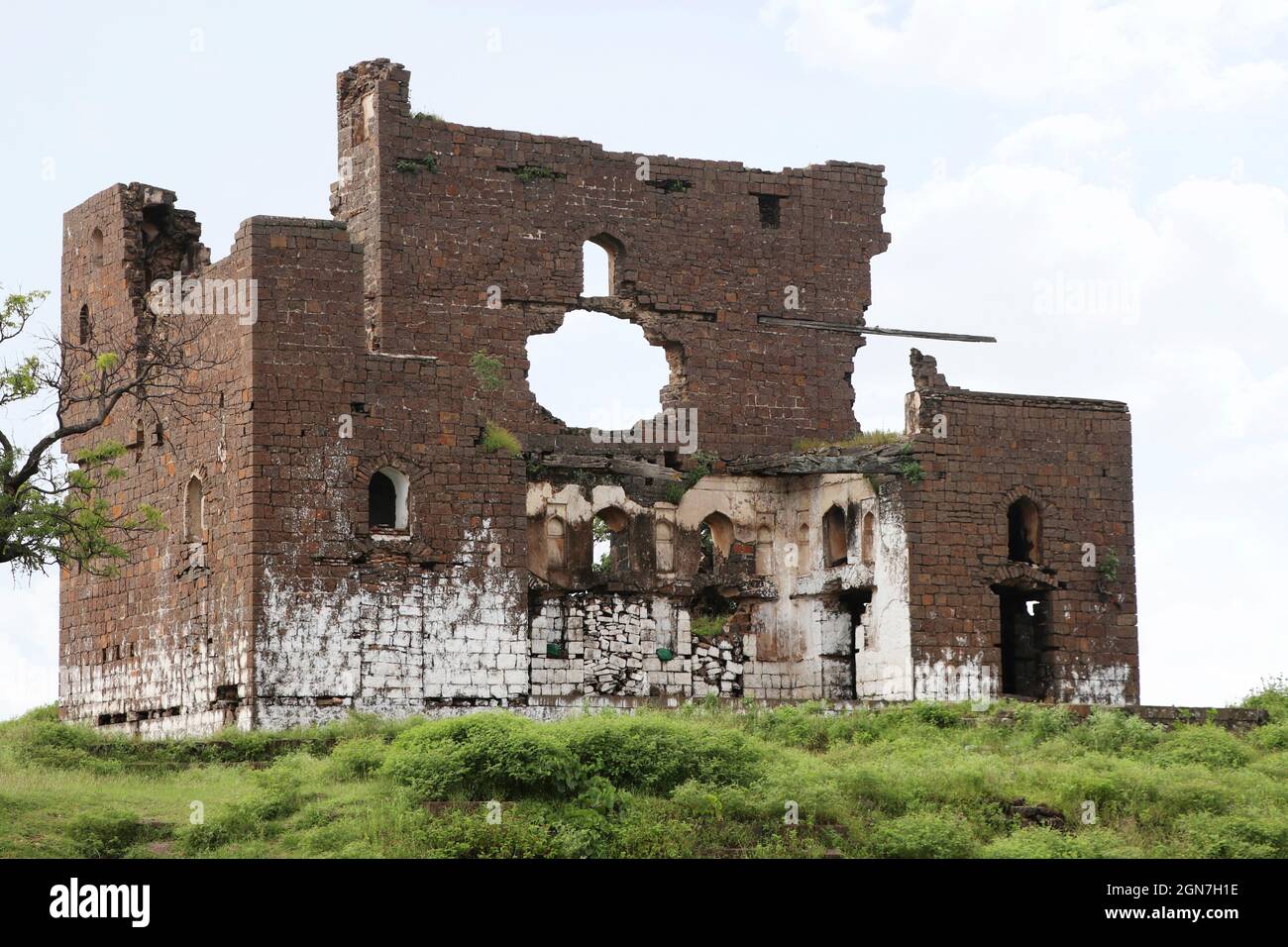 Back of Manjarsumbha fort or Gadh, Ahmednagar, Maharashtra, India Stock ...