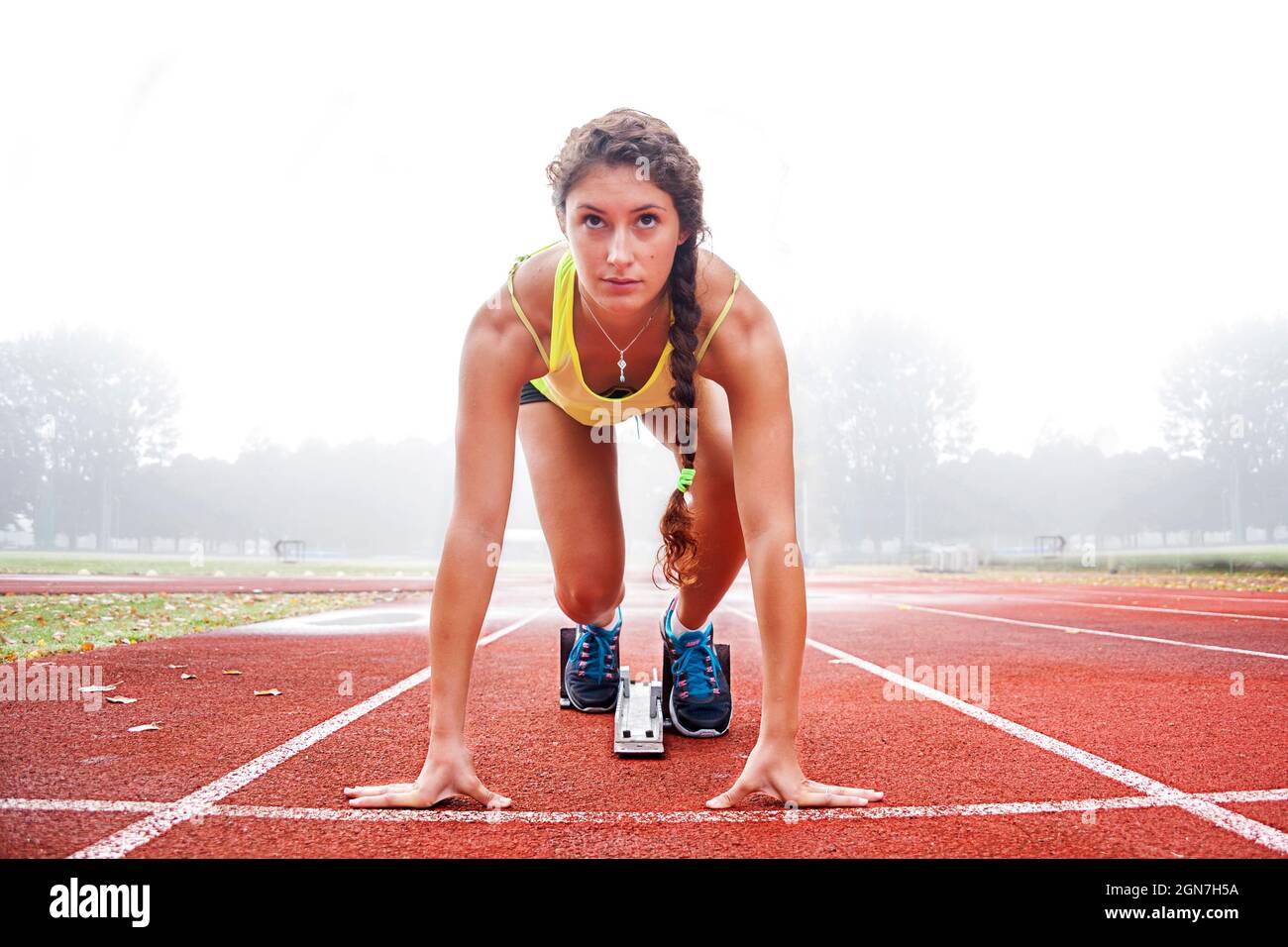 Female sprinter starting block hi-res stock photography and images - Alamy