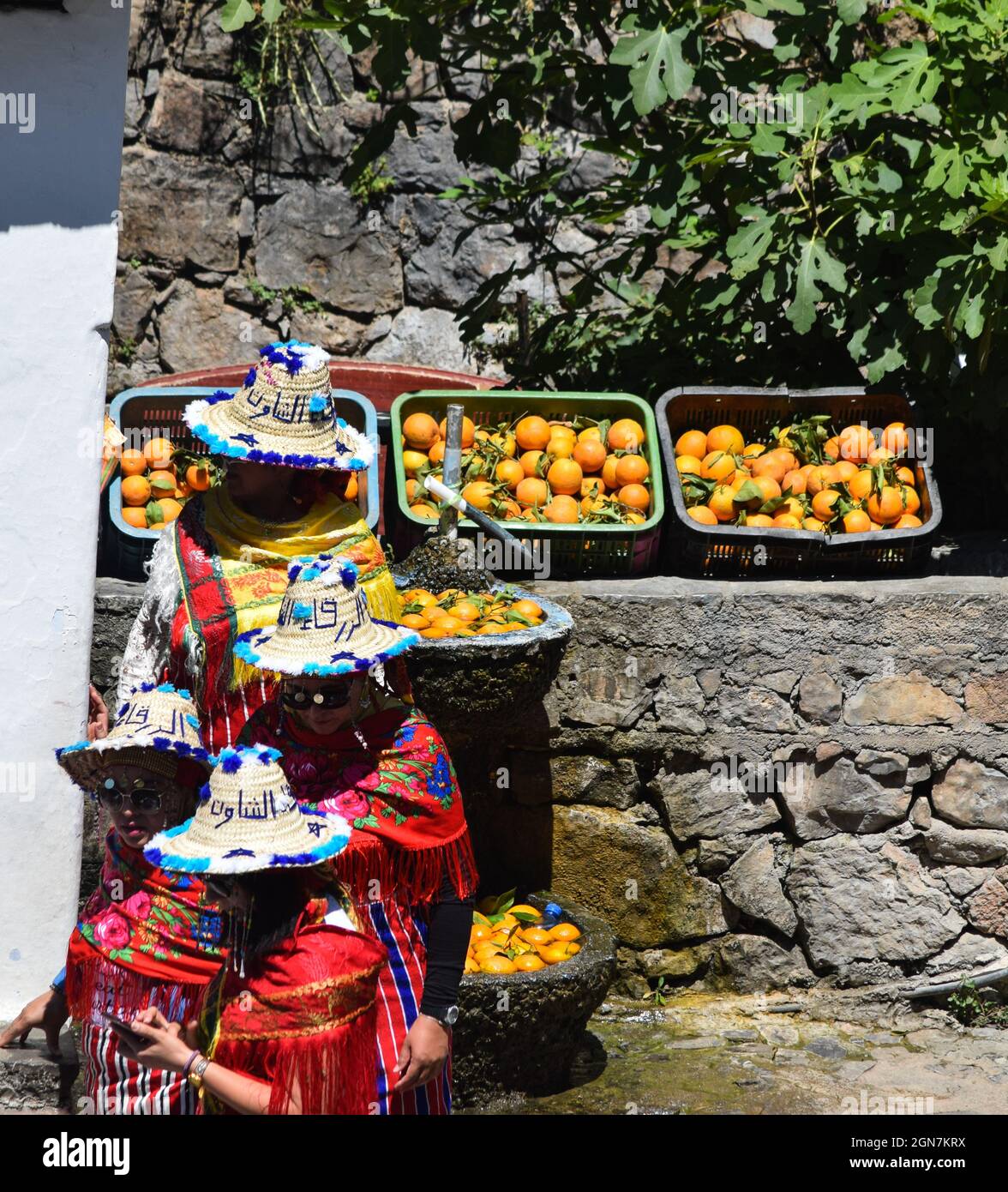 A group of moroccan women wearing Chefchaouen's traditional clothes ...