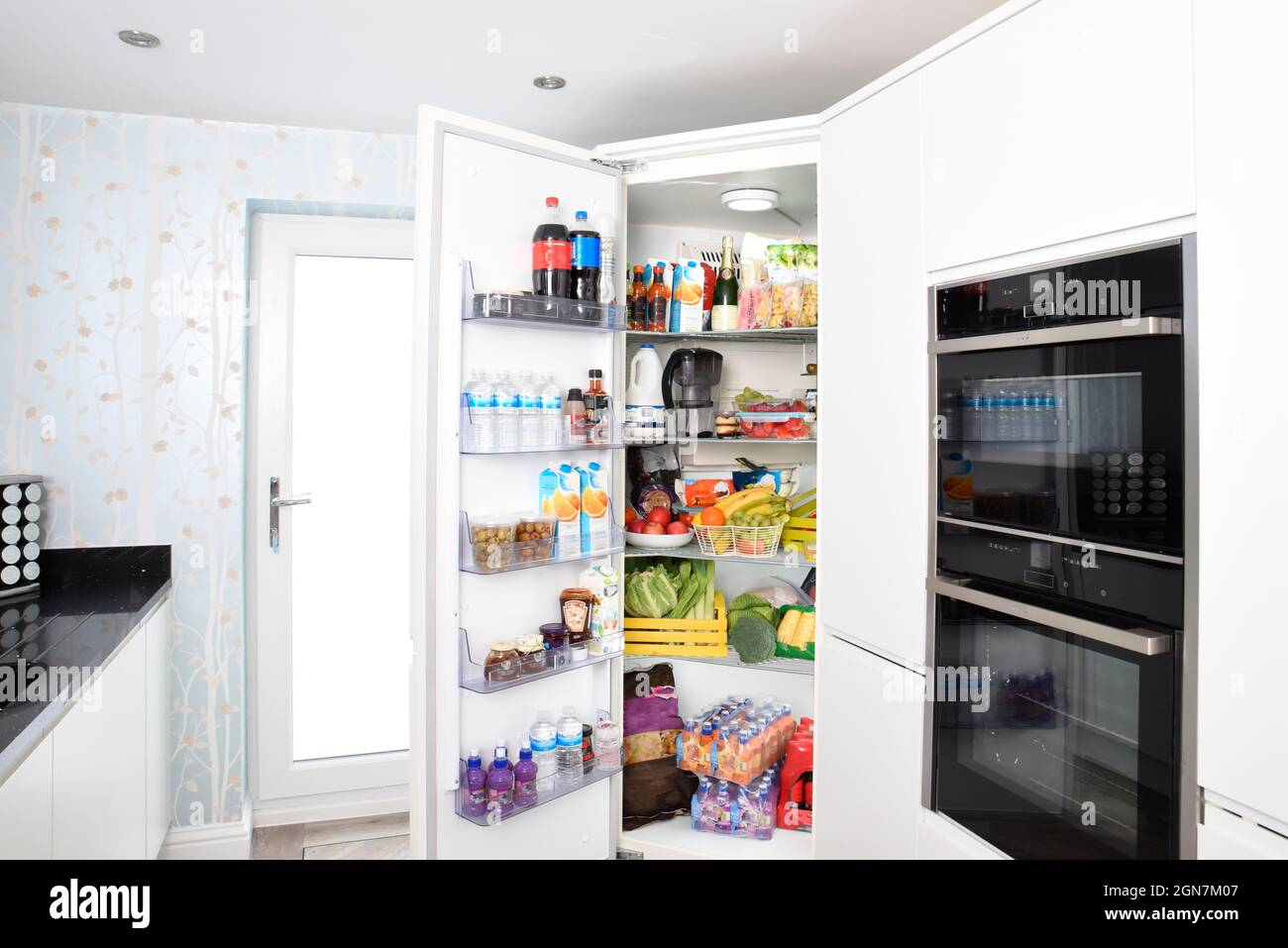 Fridge freezer kitchen hi-res stock photography and images - Alamy