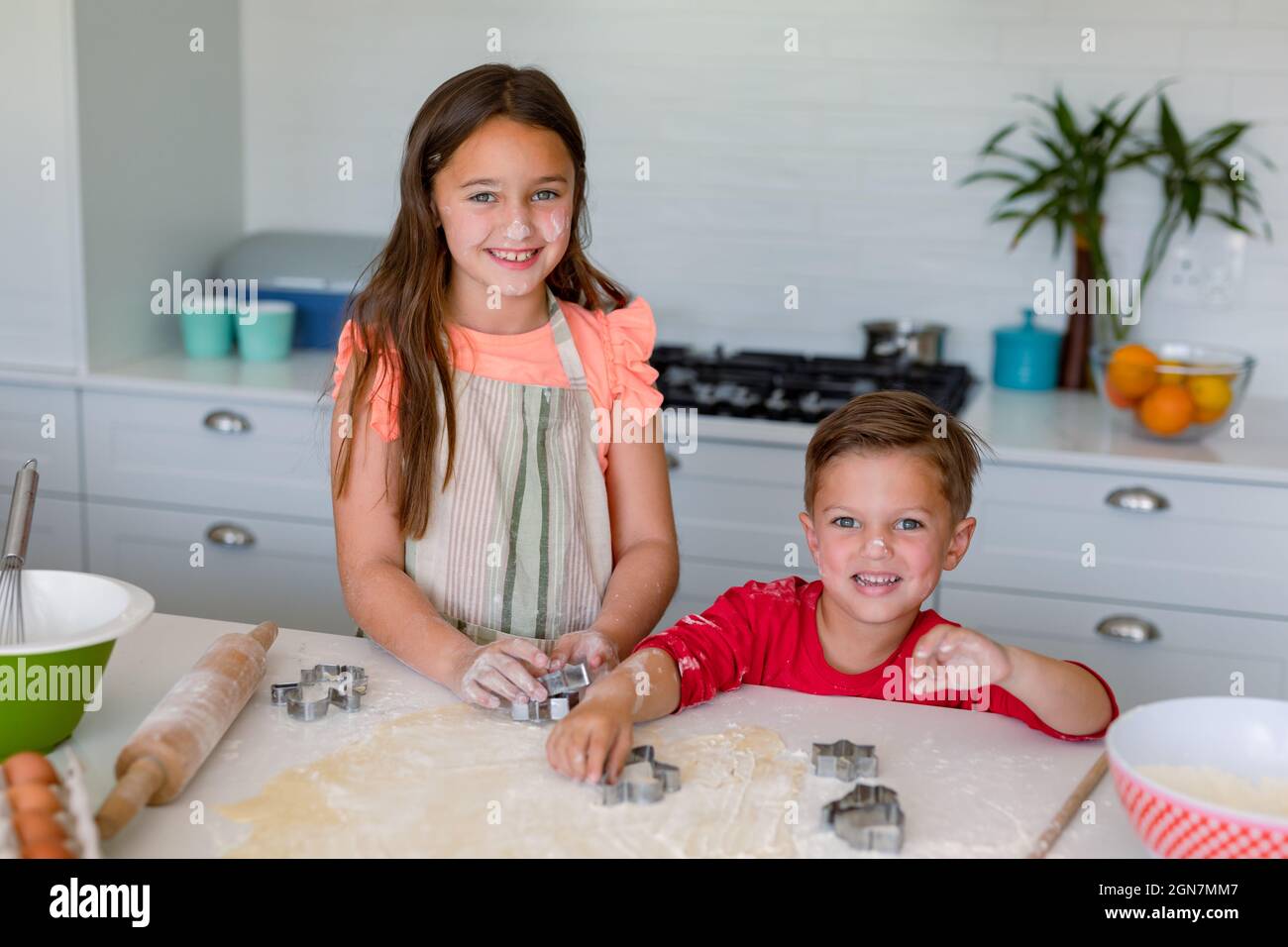 Adult siblings kitchen hi-res stock photography and images - Alamy