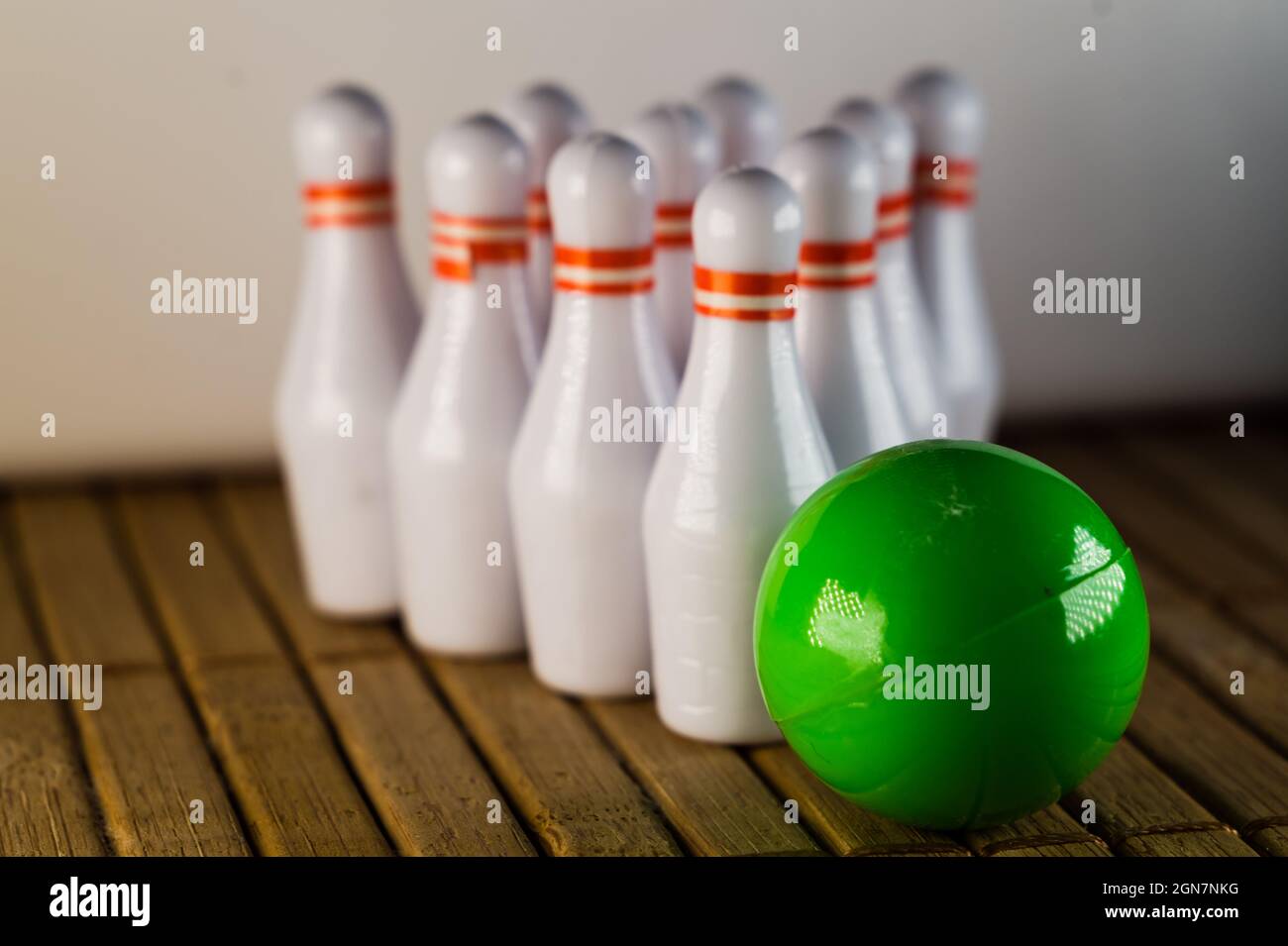 Green ball bowling pins hi-res stock photography and images - Alamy