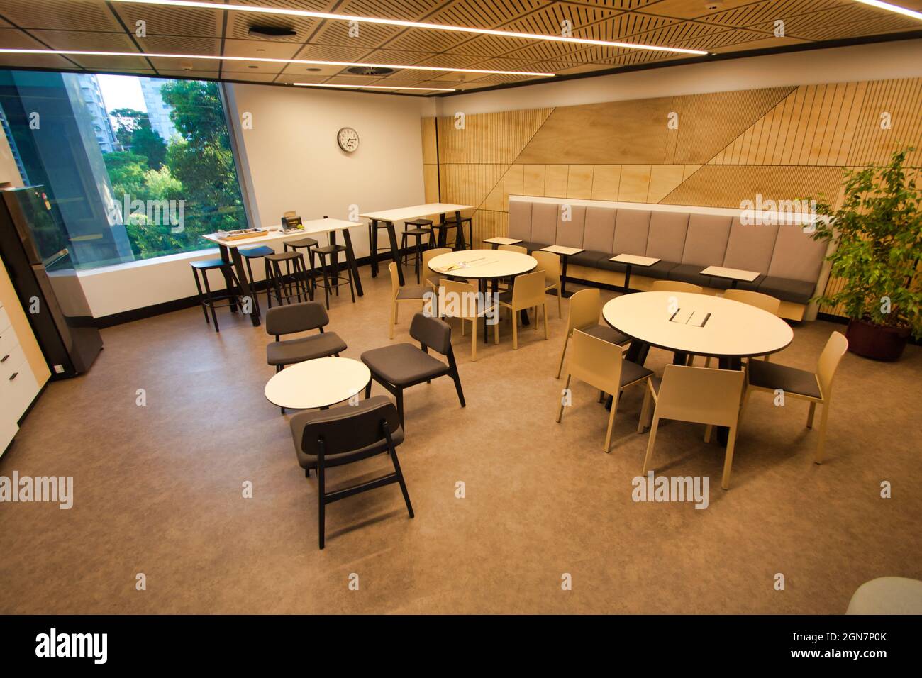 Staff dining area office hi-res stock photography and images - Alamy