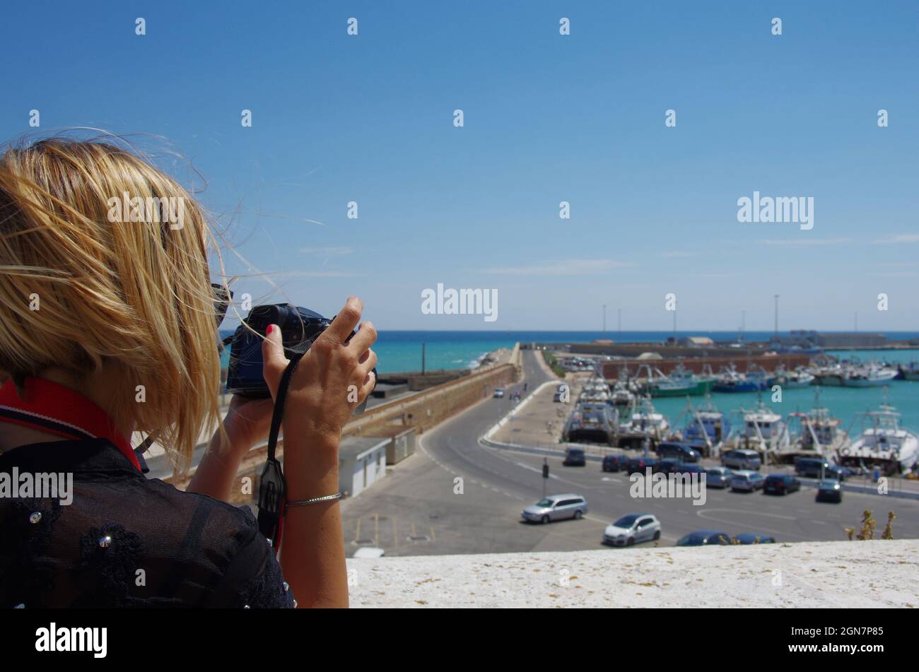 Portrait of a photographer while framing Stock Photo - Alamy