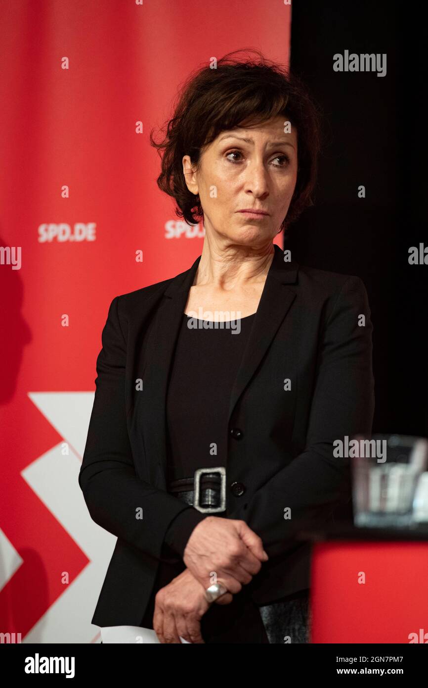 Renan DEMIRKAN, actress, sideways portrait, portrait, portrait, cropped ...