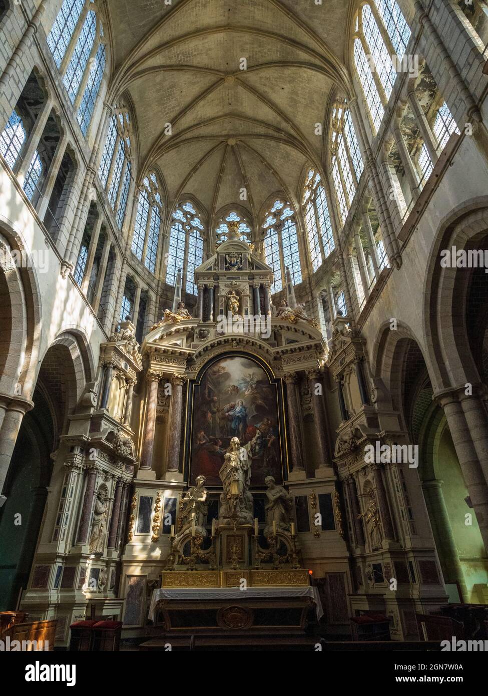 Altar, Saint-Sauveur abbey, Redon (35600), Brittany, France Stock Photo ...