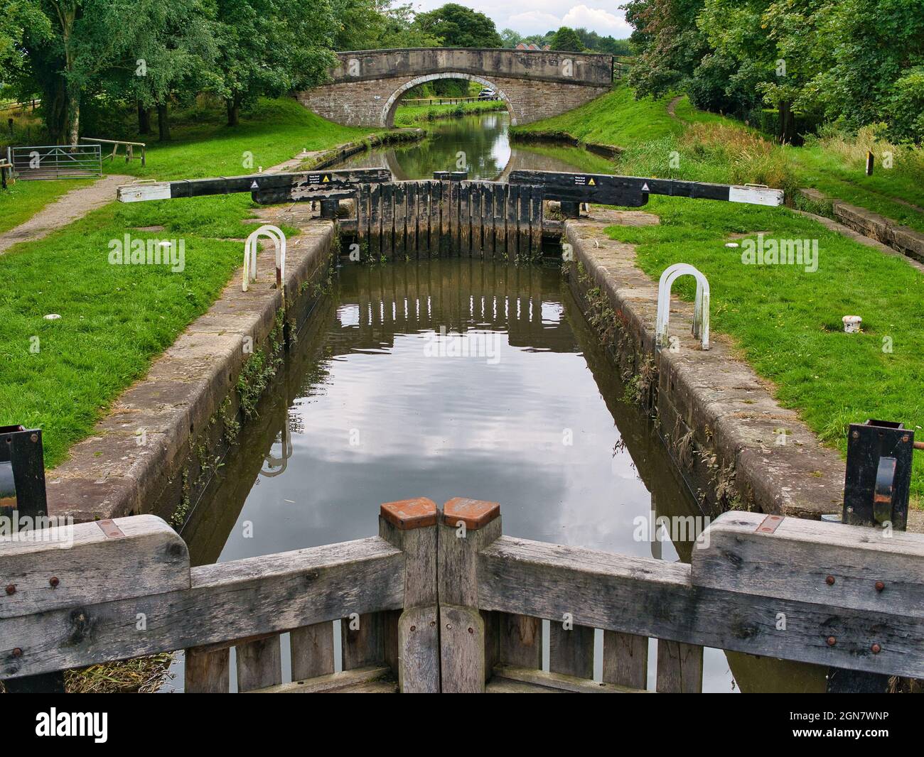 Runnel Brow Lock (No 3) and in the background Runnel Brow Bridge on the ...