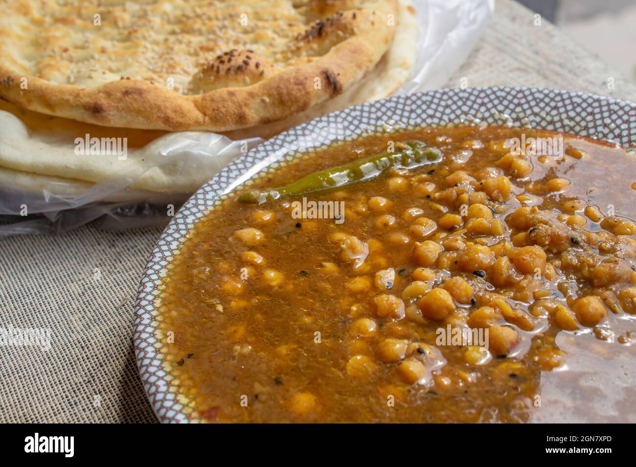 naan channa, indian and pakistani cuisine Stock Photo - Alamy