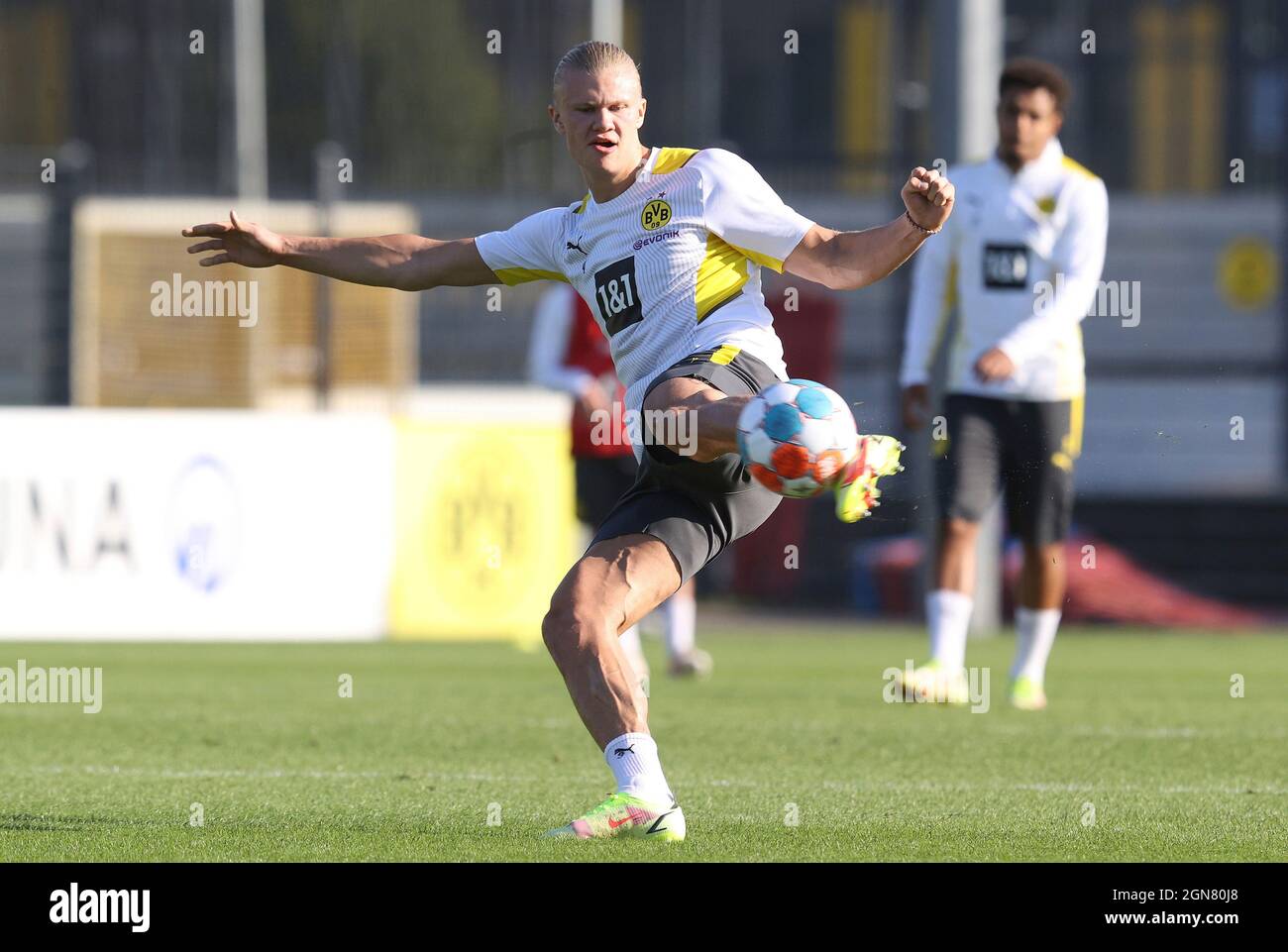 Erling haaland training hi-res stock photography and images - Alamy