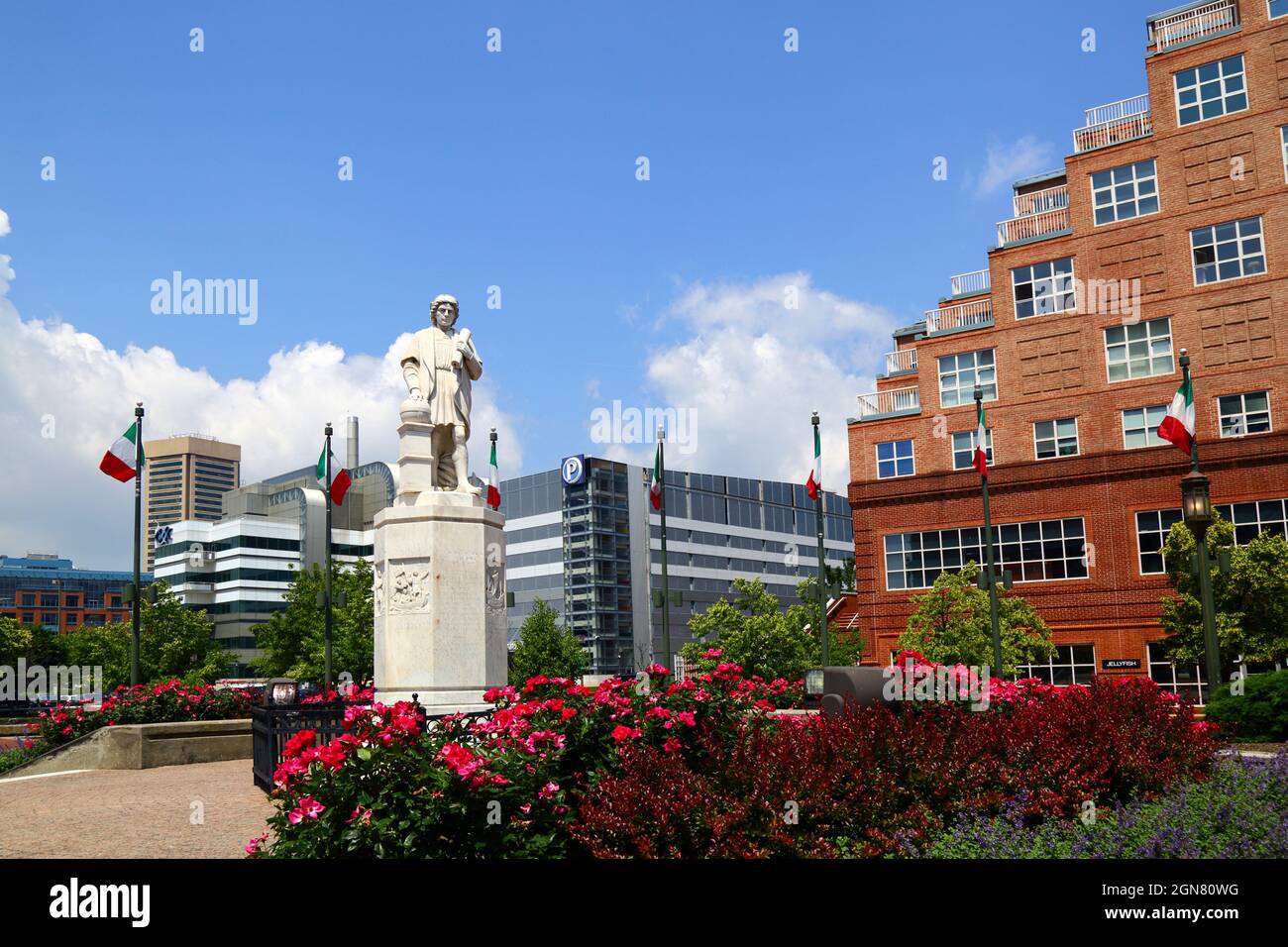 Statue of Christopher Columbus in Columbus Park, Scarlett Place ...