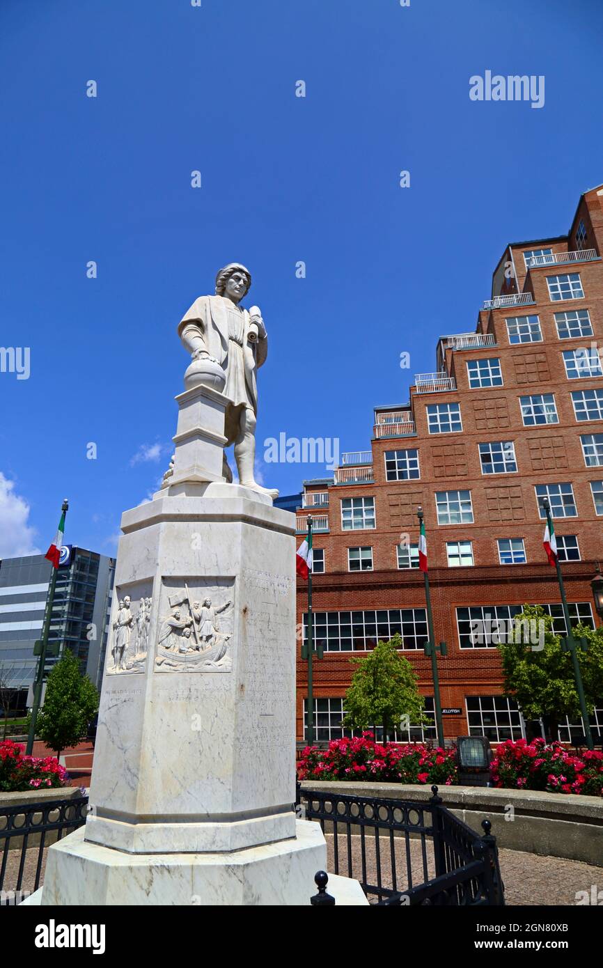 Statue of Christopher Columbus in Columbus Park, Scarlett Place ...