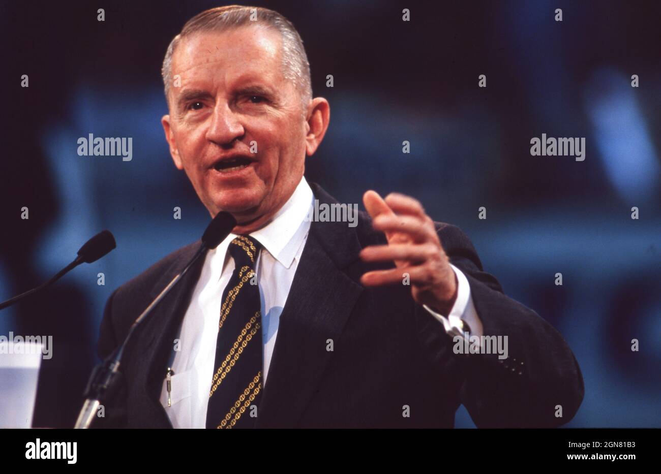 Dallas Texas USA, 1992: Wealthy Texas businessman H. Ross Perot speaks ...
