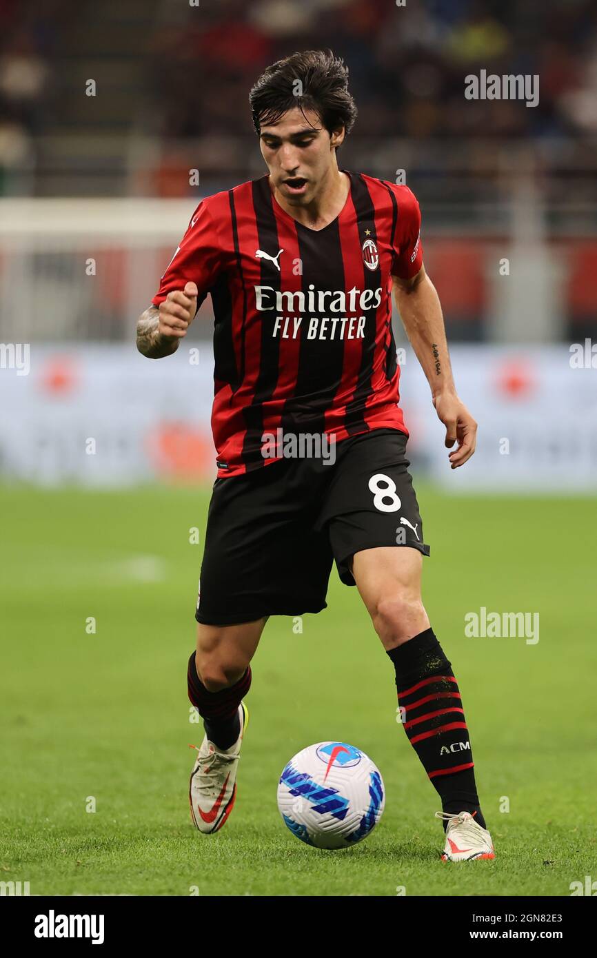 Sandro Tonali of AC Milan in action during the Serie A 2021/22 football ...