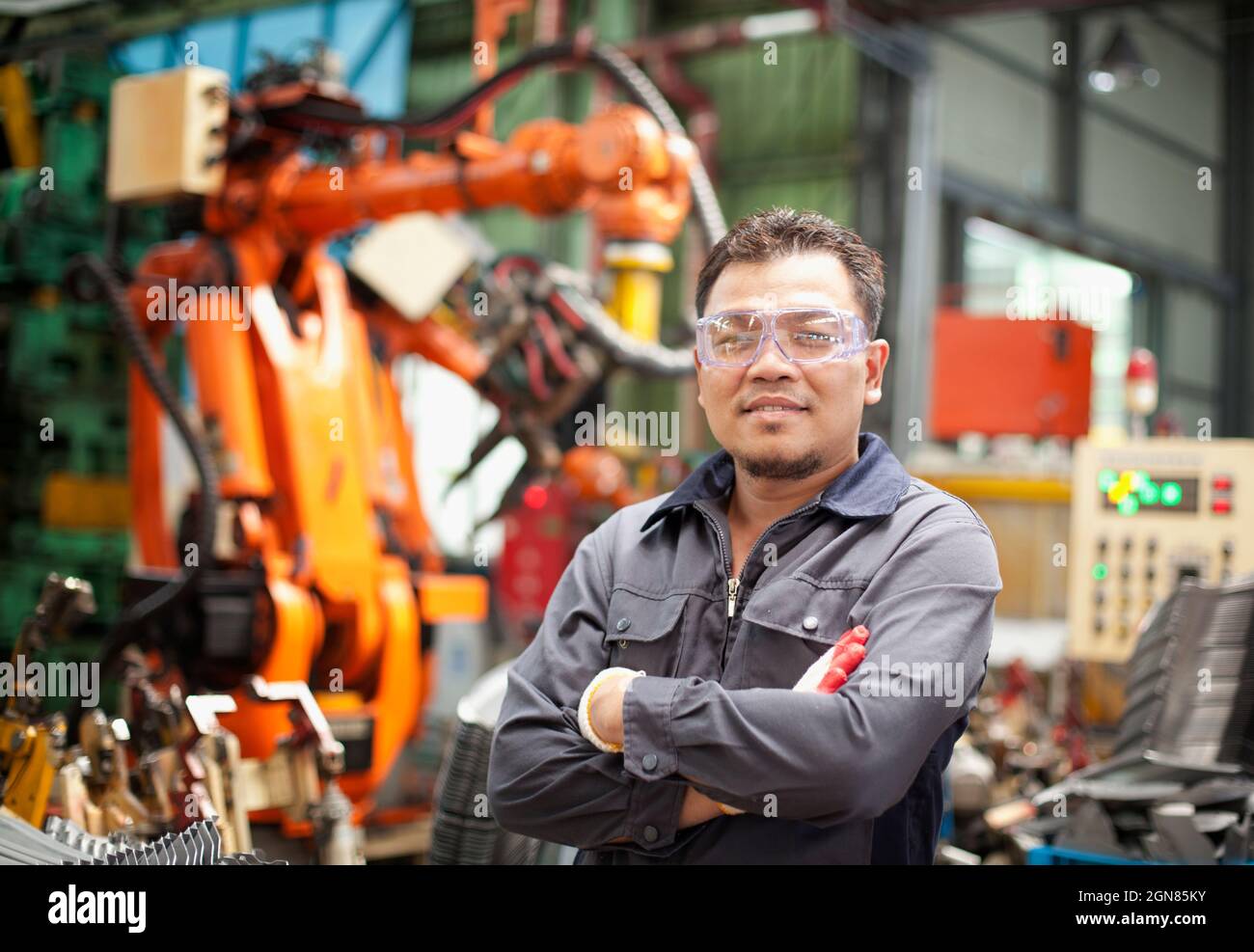 Steel robot standing hi-res stock photography and images - Alamy