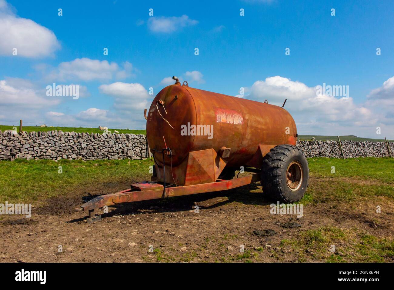 Tanker tractor hi-res stock photography and images - Alamy