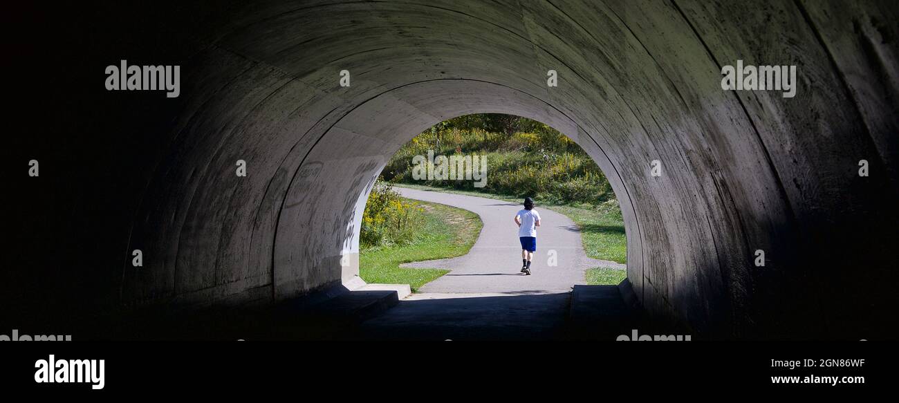 Runner running in tunnel hi-res stock photography and images - Alamy