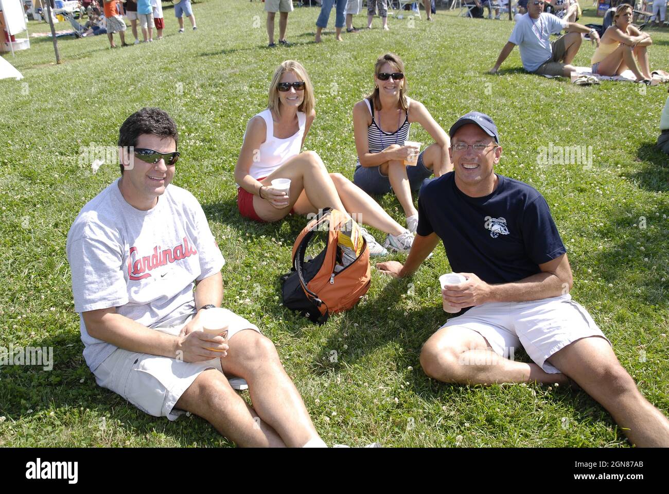 Woman music concert fun grass hi-res stock photography and images - Alamy