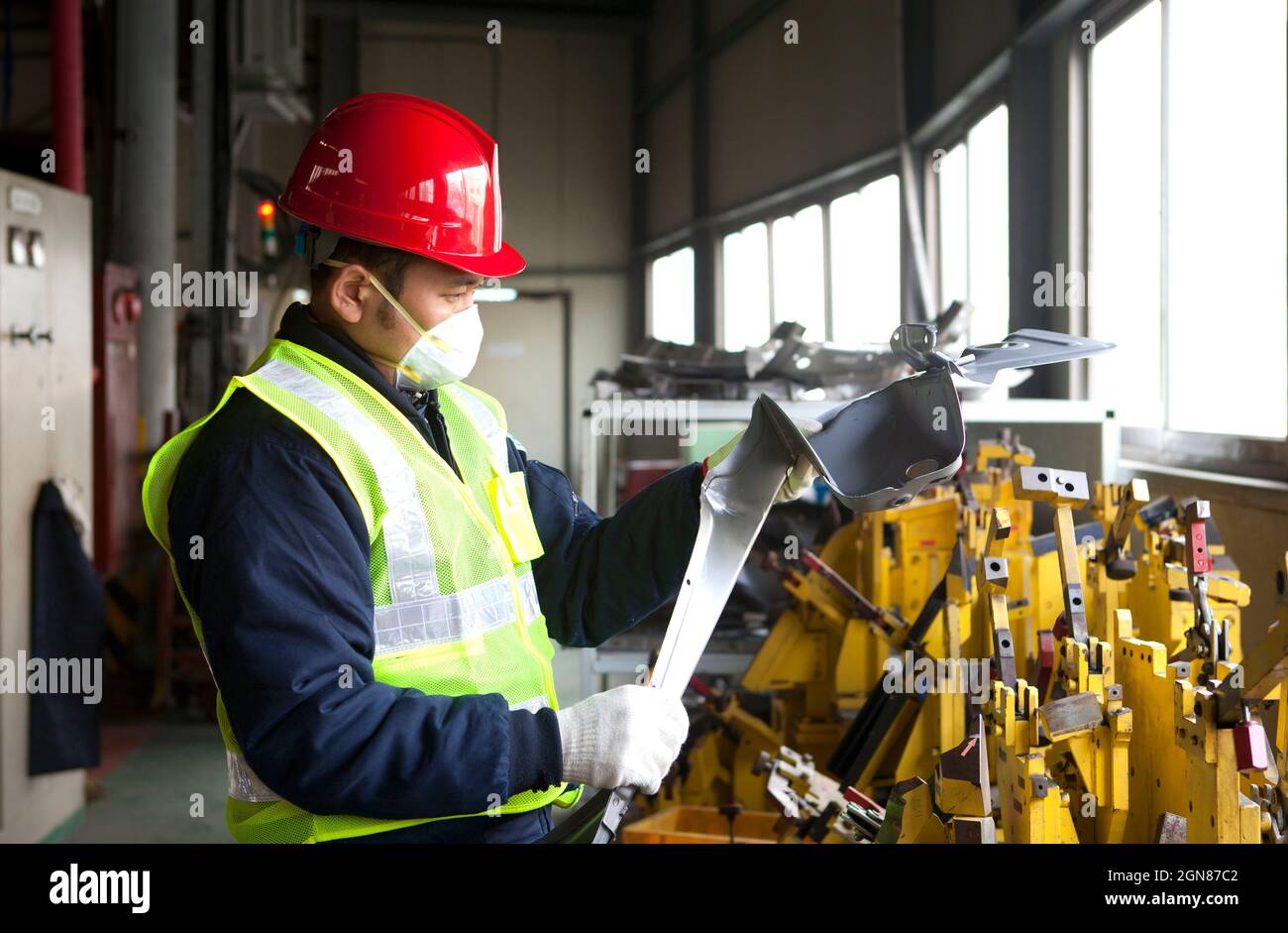 Mechanical assembly workshop heavy engineering hi-res stock photography ...