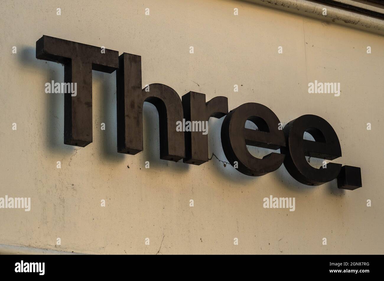 Business, Shops, Telecommunications, 3 mobile network cell phone shop ...