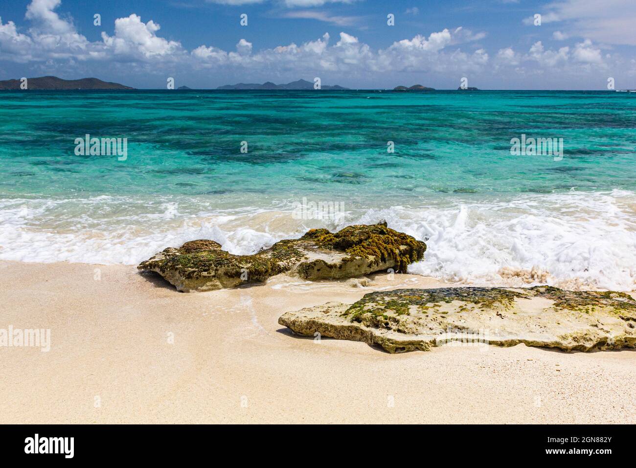 Breaking wavelets hi-res stock photography and images - Alamy