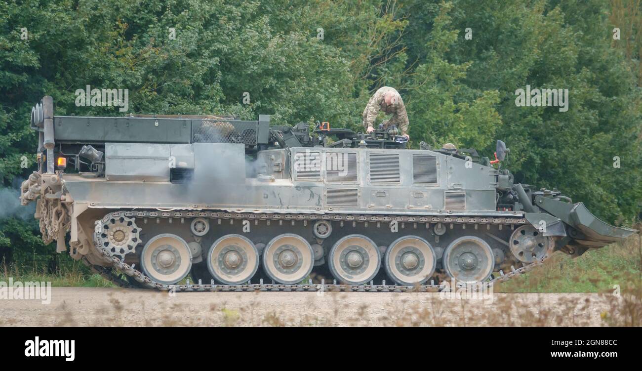 British Army Challenger Armored Repair and Recovery Vehicle (CRARRV ...