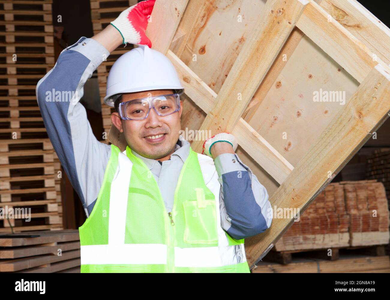 Carpenter lifting pallet in the warehouse Stock Photo - Alamy