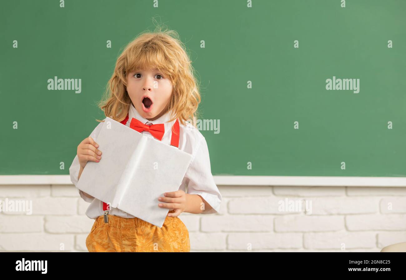 Boy amazed child hi-res stock photography and images - Alamy