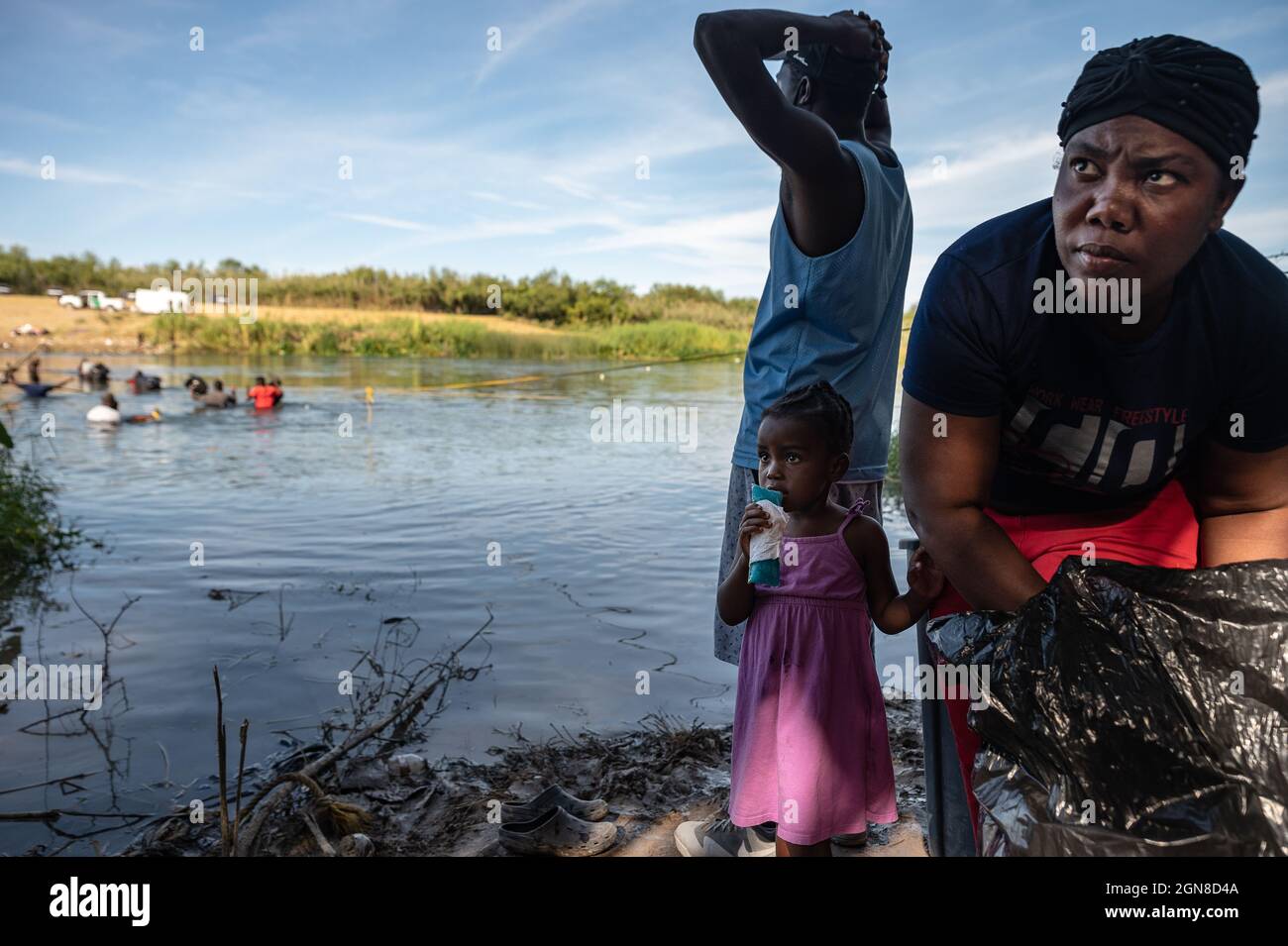 Migrant family mexico hi-res stock photography and images - Alamy