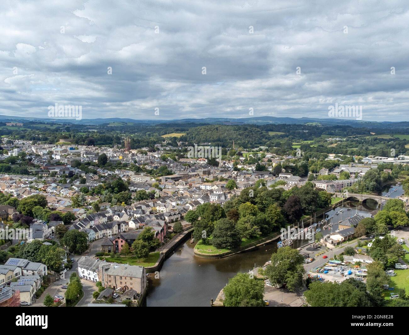 View across the River dart, Totnes to the Town Bridge Stock Photo - Alamy