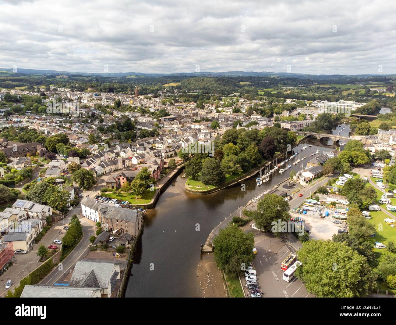 View across the River dart, Totnes to the Town Bridge Stock Photo - Alamy