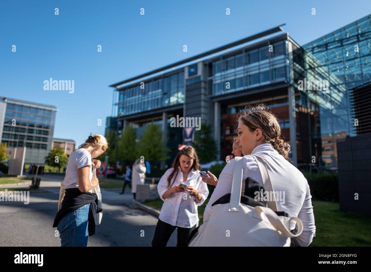 Young students in front of Norwegian Business School BI Stock Photo - Alamy Young students in front of Norwegian Business School BI Stock Photo - Alamy