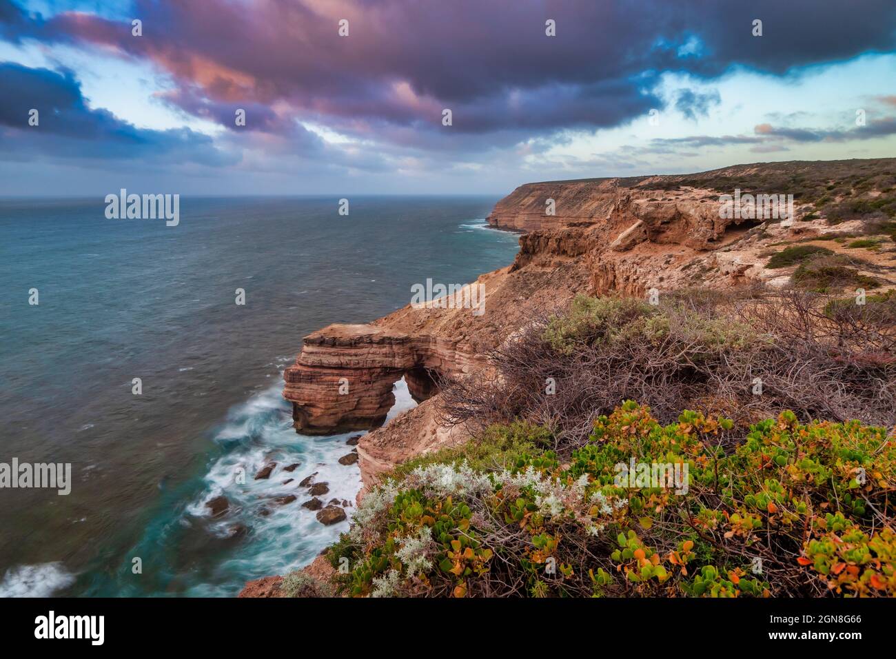 Cliff sides hi-res stock photography and images - Alamy