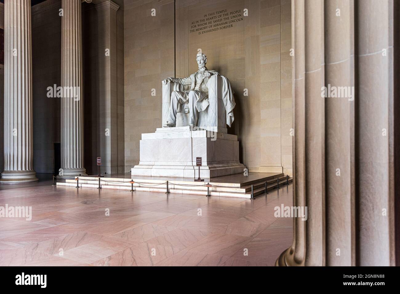 Abraham Lincoln Statue Building