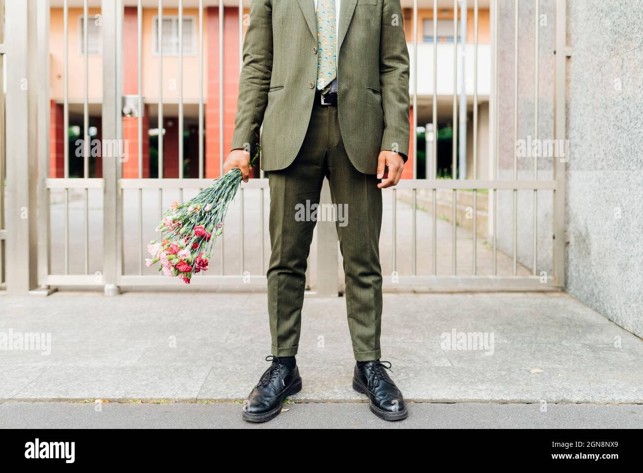 Man standing in front of gate hi-res stock photography and images - Alamy