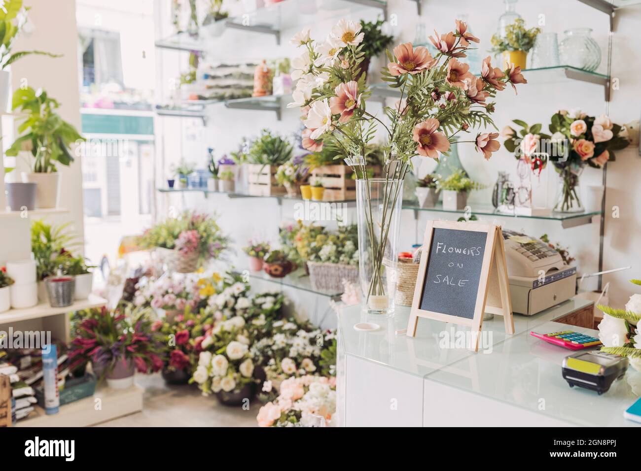 Retail shop sign board hi-res stock photography and images - Alamy