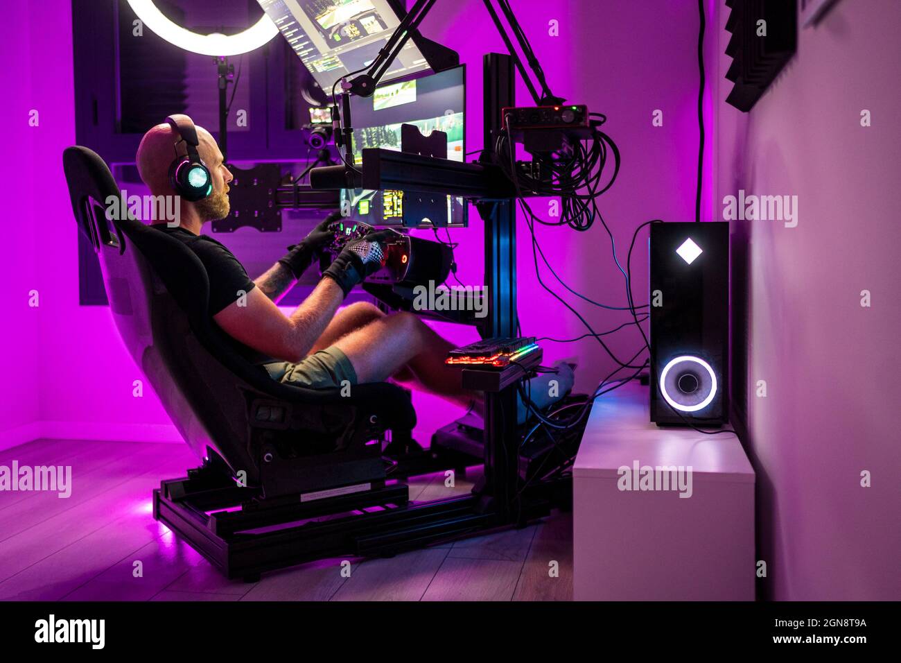 Man playing video game on computer hi-res stock photography and images ...