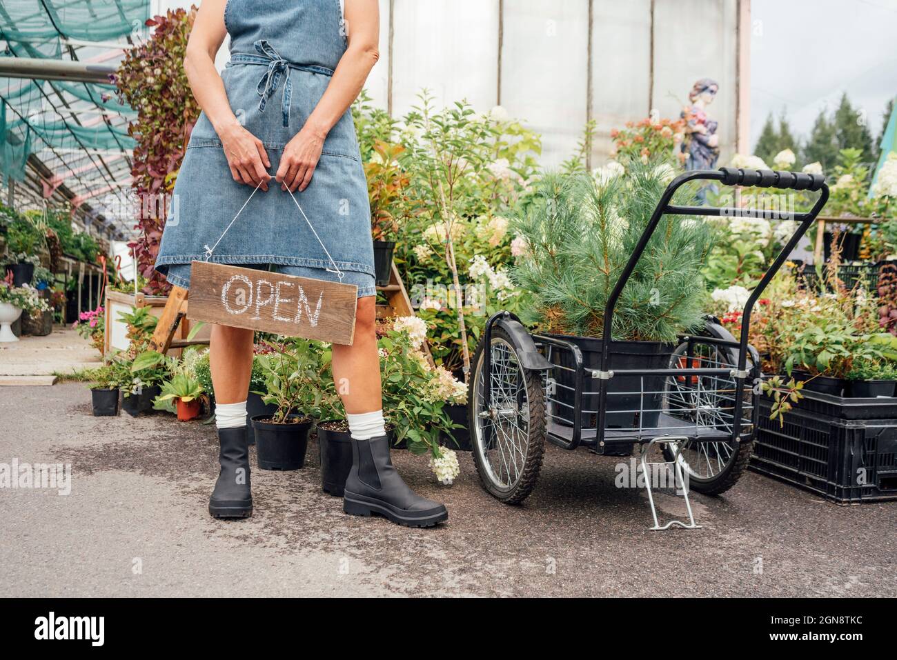 Potted plants sign hi-res stock photography and images - Alamy