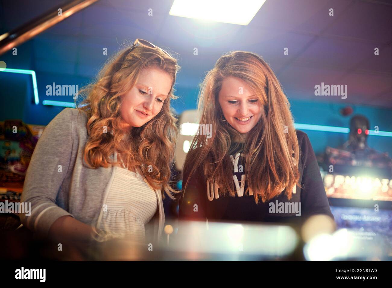 People amusement arcade hi-res stock photography and images - Alamy