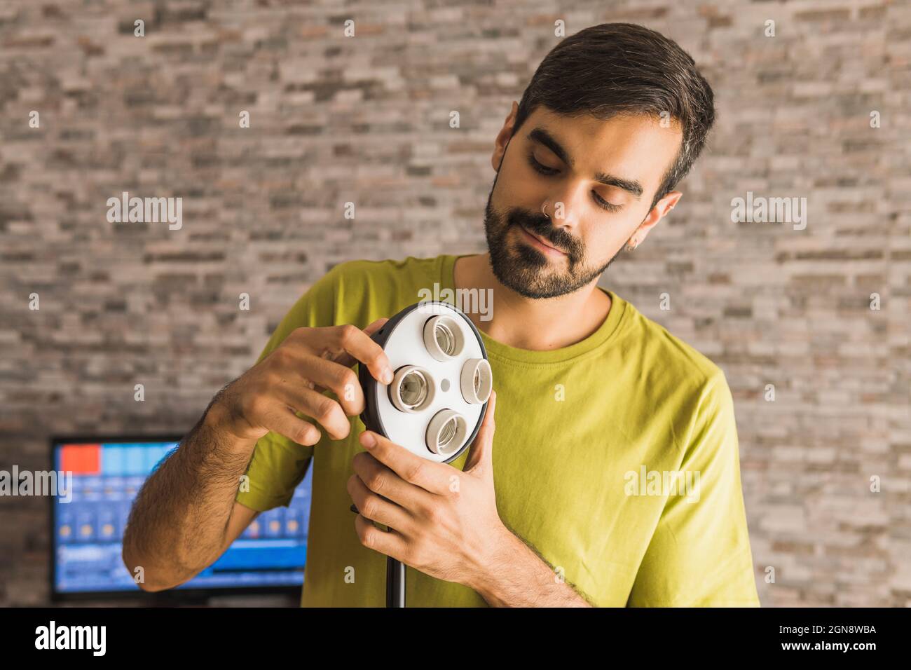 Man home setting hi-res stock photography and images - Alamy