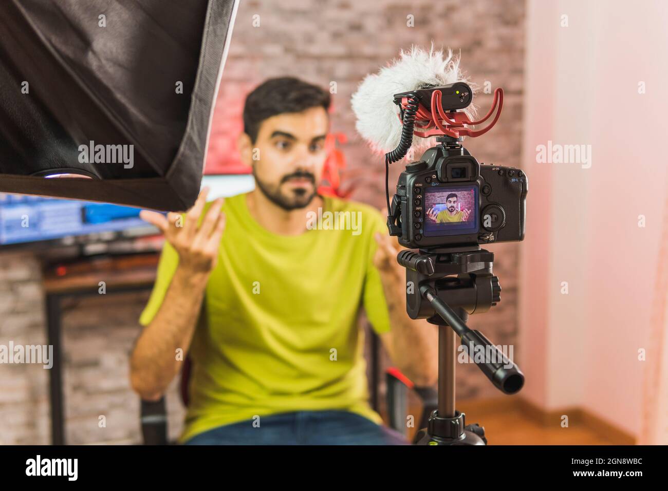Video recording man hi-res stock photography and images - Alamy