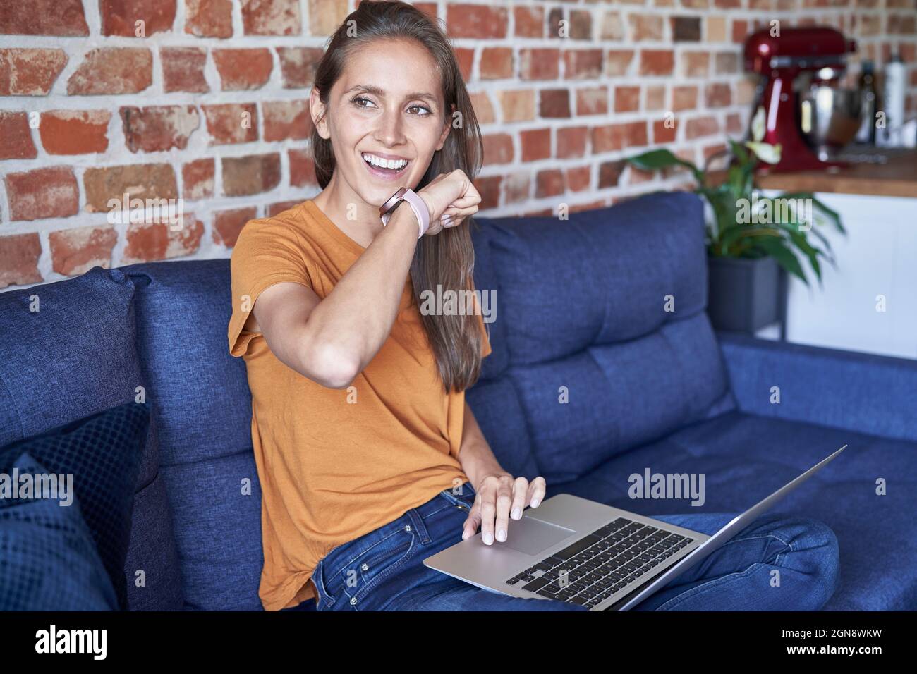 Blue wall woman home sofa hi-res stock photography and images - Alamy