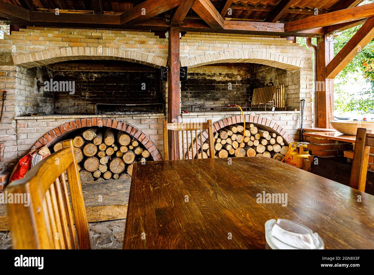 Pizza restaurant interior hi-res stock photography and images - Alamy
