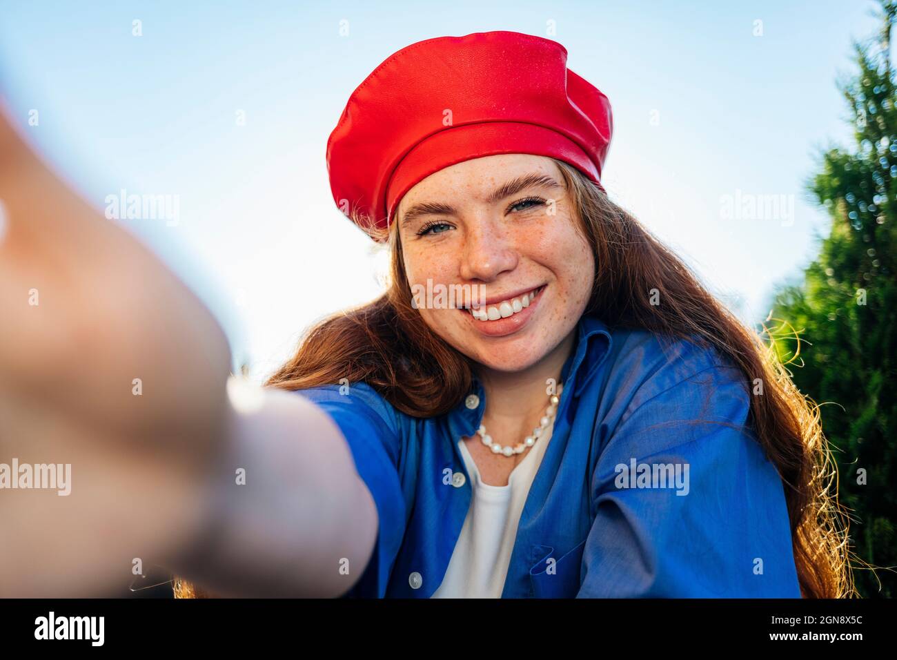 Talking selfie hi-res stock photography and images - Alamy