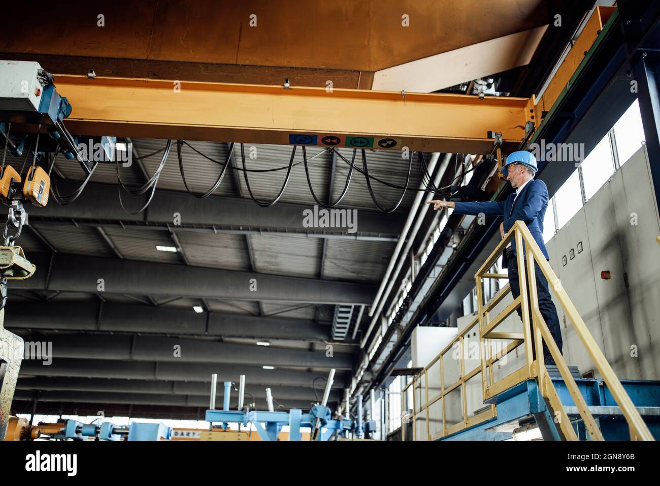 People standing crane overhead hi-res stock photography and images - Alamy