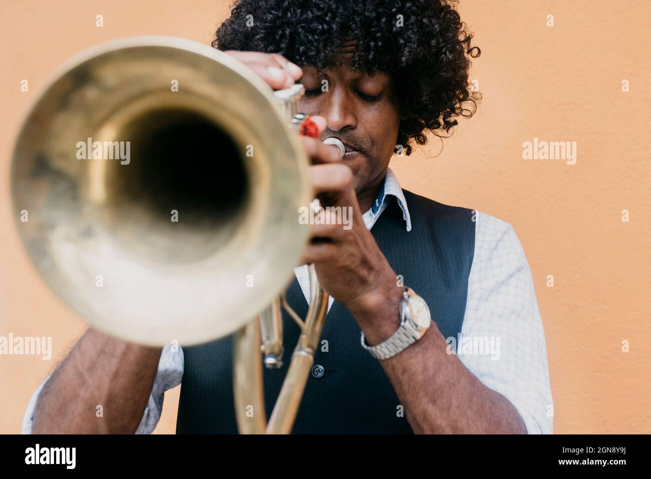 Man playing trumpet outdoors hi-res stock photography and images - Alamy