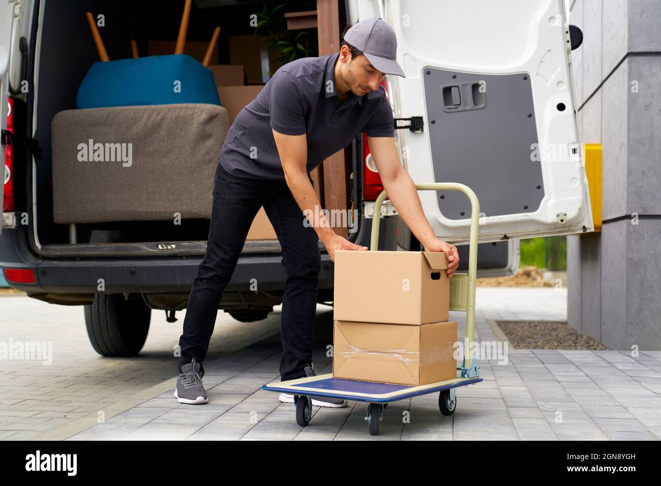Unloading van with boxes hi-res stock photography and images - Alamy