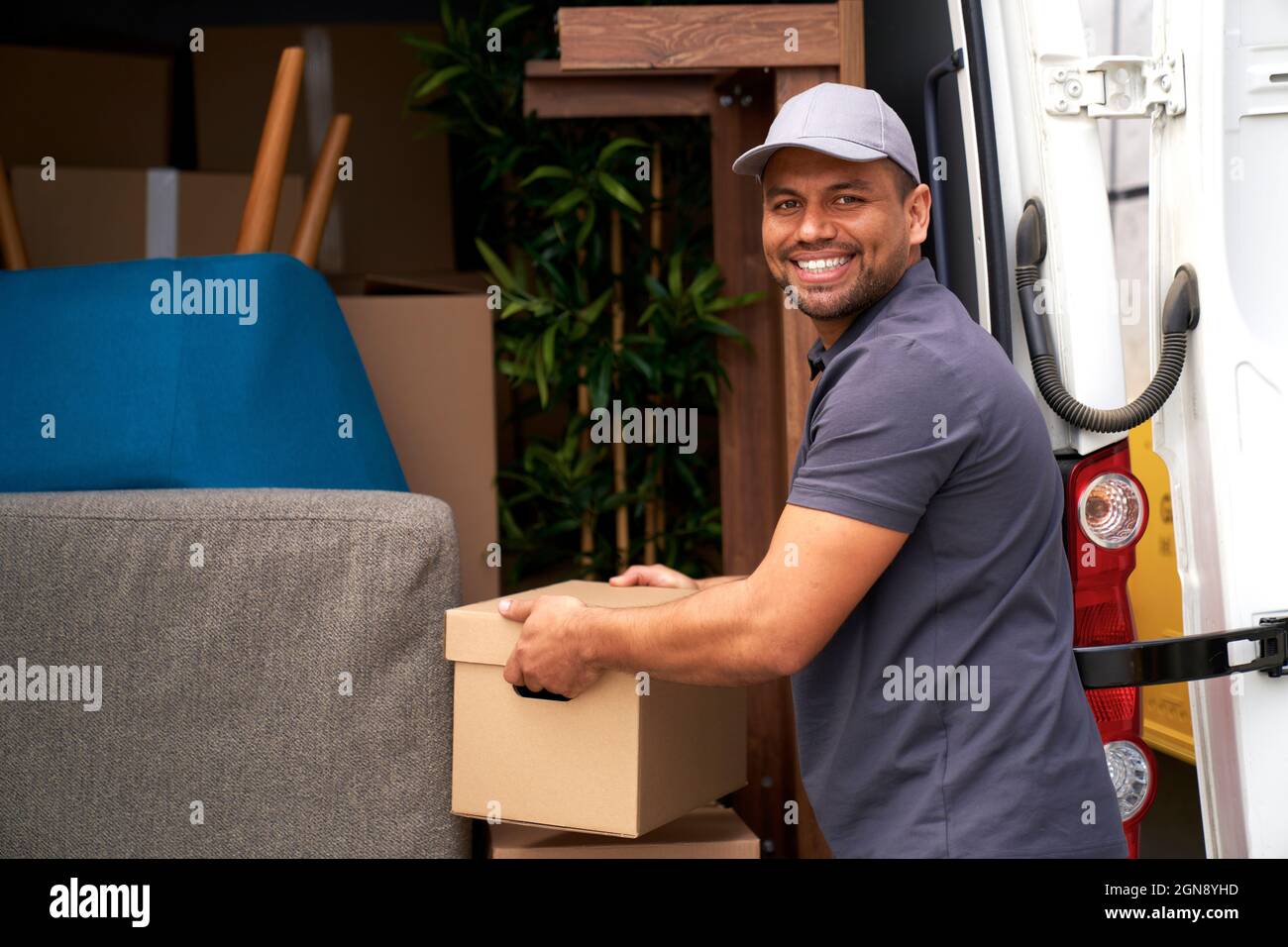 Removal man moving delivery van hi-res stock photography and images - Alamy