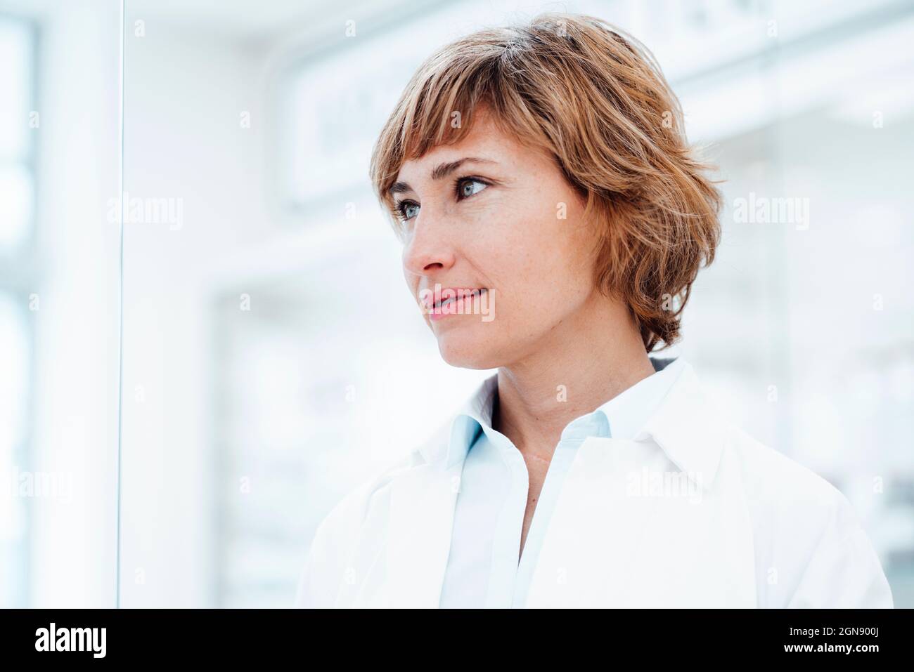 Female pharmacist at medical store Stock Photo - Alamy