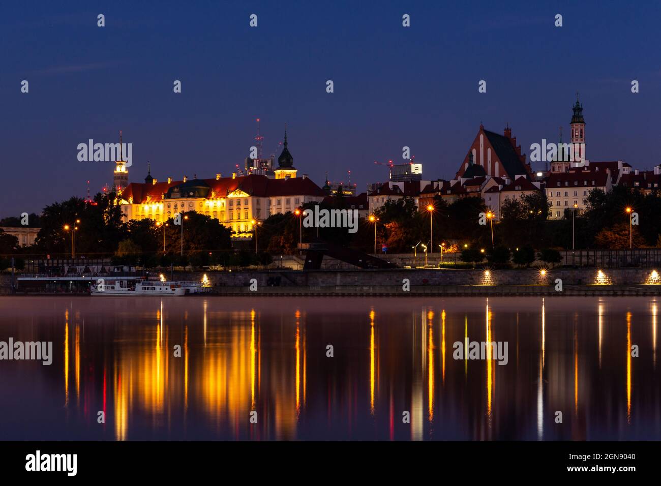 Illuminated Warsaw Old Town landscape with the Royal Castle, Cathedral ...